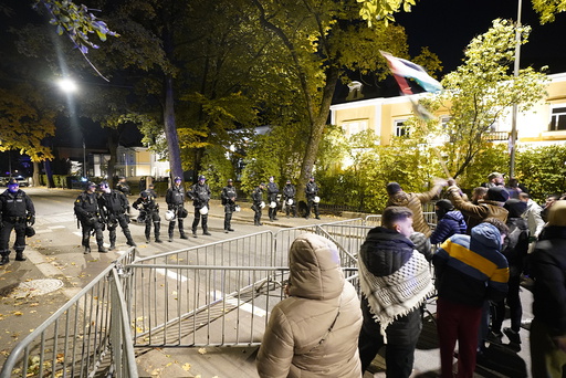 Siste nytt om krigen i Midtøsten - Rundt 70 demonstranter utenfor ...